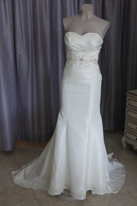 Sleeveless Ivory Satin Wedding Dress With Embroidery on Luulla