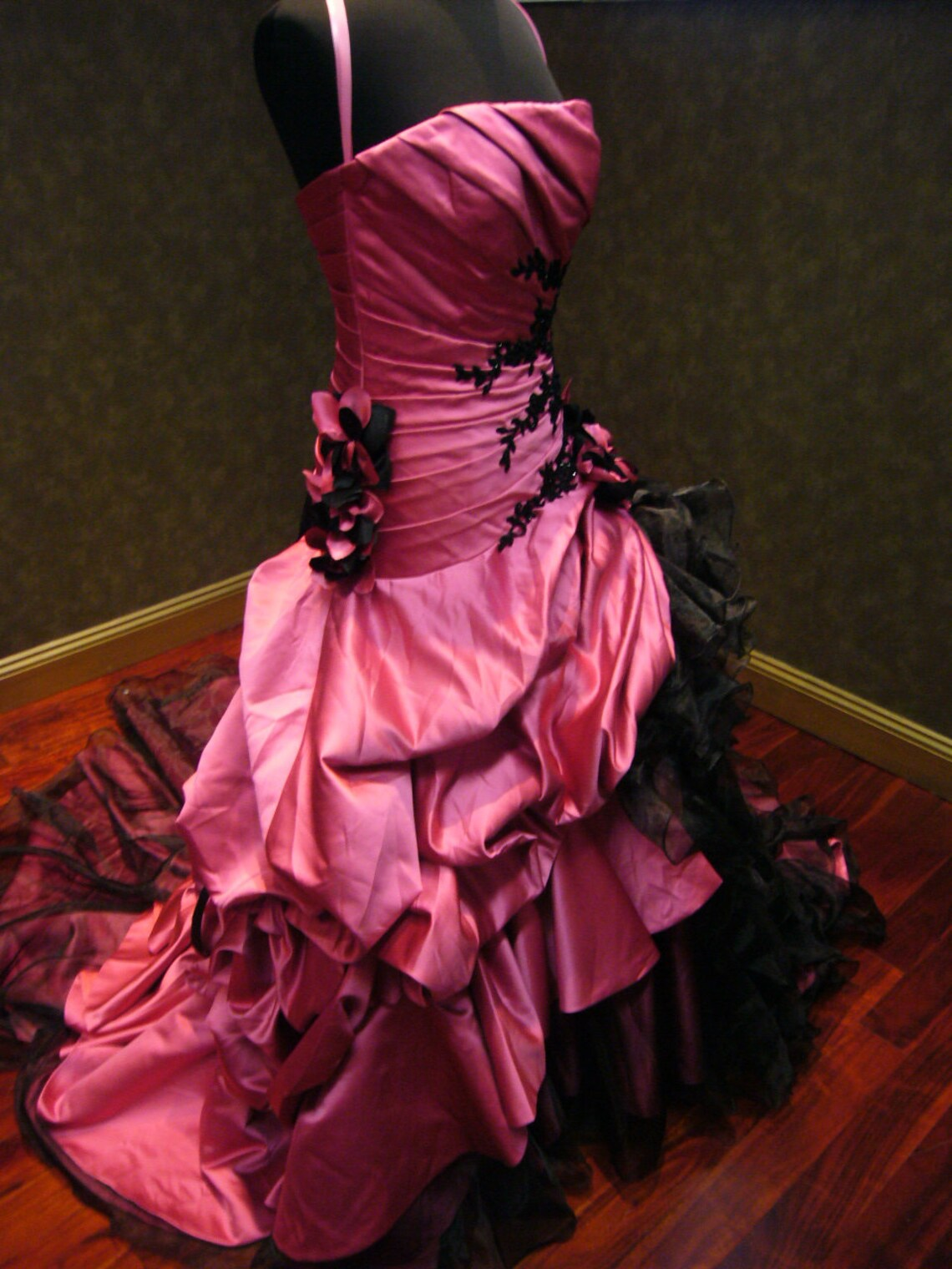 Satin And Organza Gothic Wedding Dress on Luulla